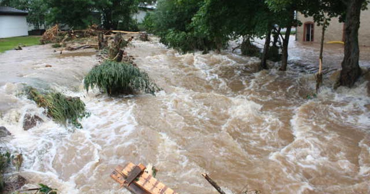 Wie verhalten Sie sich richtig bei Hochwasser und Starkregen? | Startseite